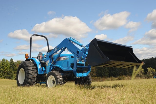 0 LS Tractor G3033 LS Tractor Canada
